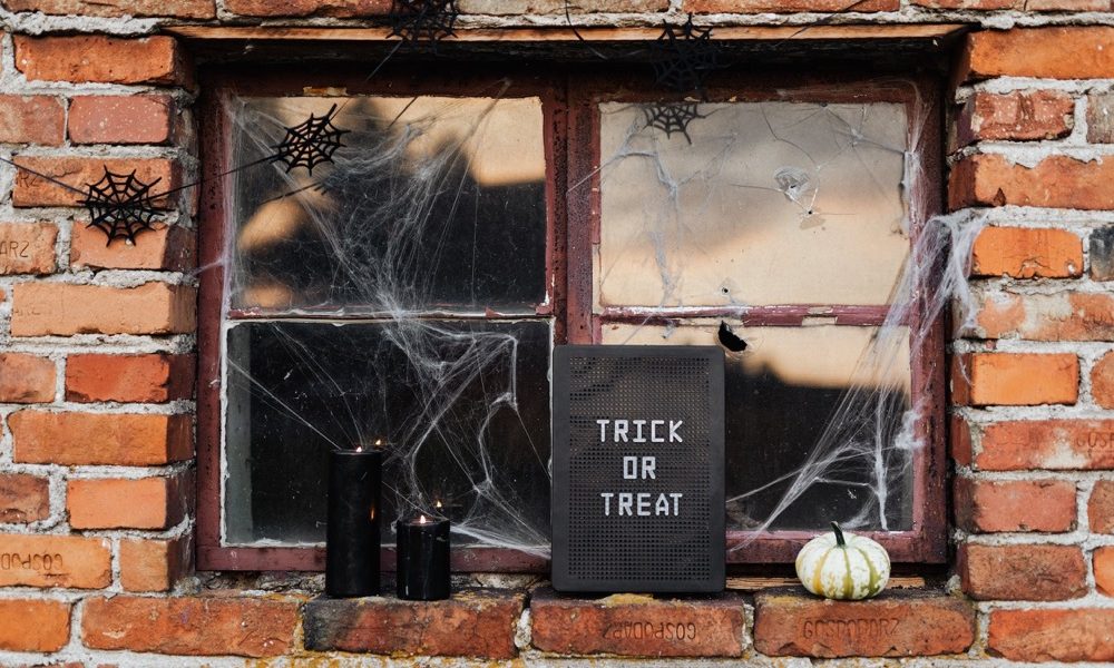 3 Creepy-Crawly Halloween Spider DIYs That Will Make Your Skin Crawl